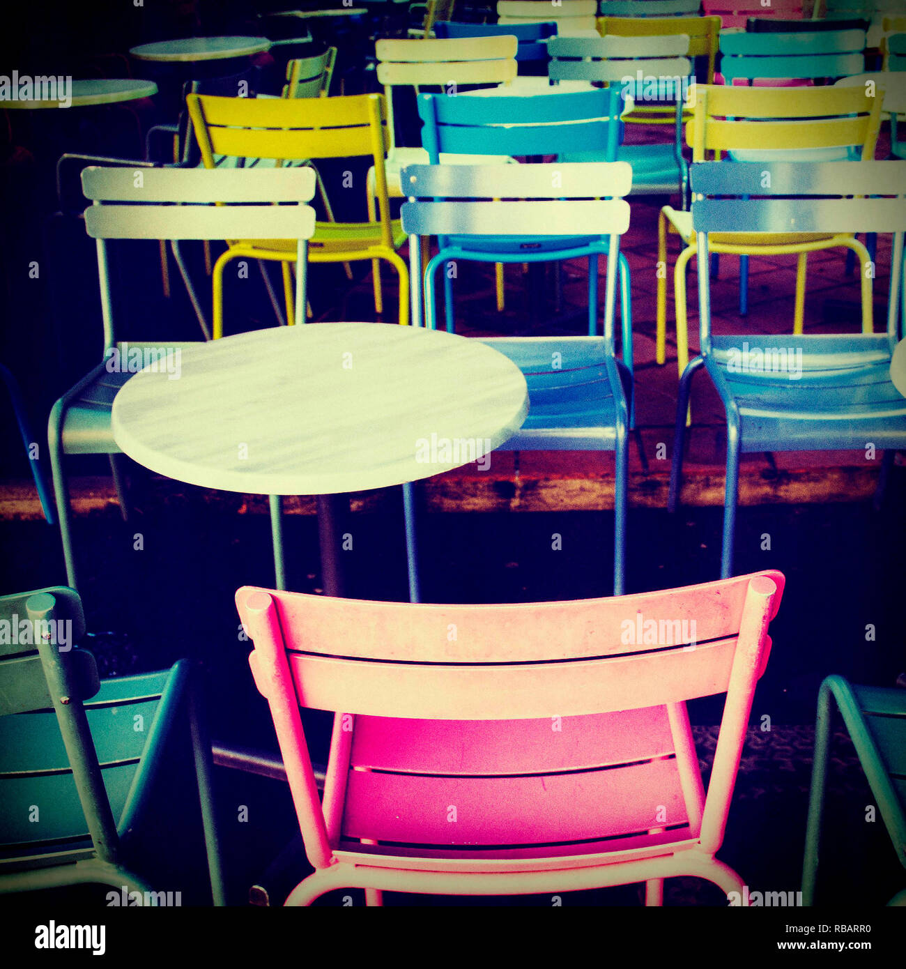 Coffee cafe chairs hi-res stock photography and images - Alamy