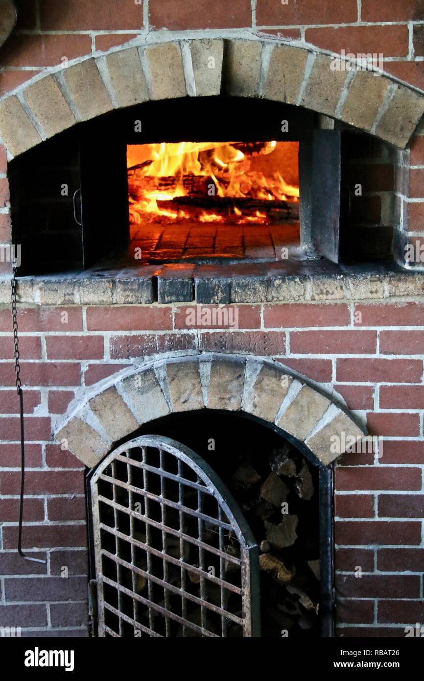 Wood fired pizza oven hi-res stock photography and images - Alamy