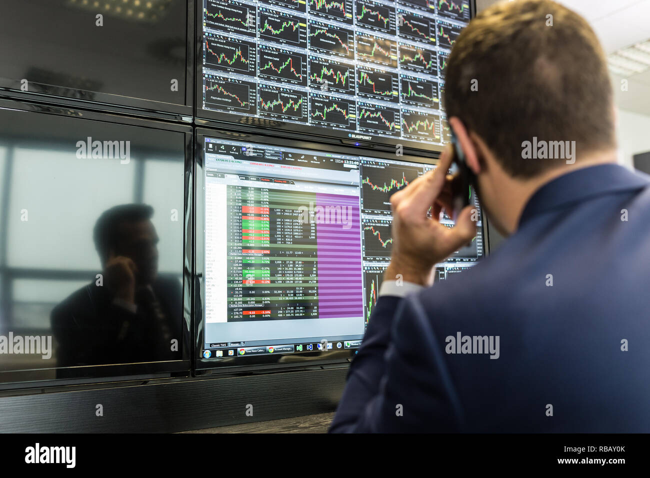 Bank of computer screens hi-res stock photography and images - Alamy