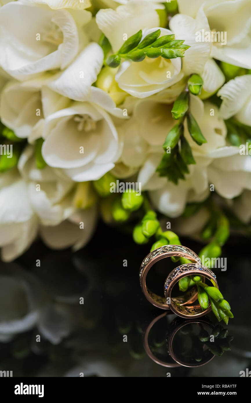 Two wedding rings in infinity sign. Love concept Stock Photo - Alamy