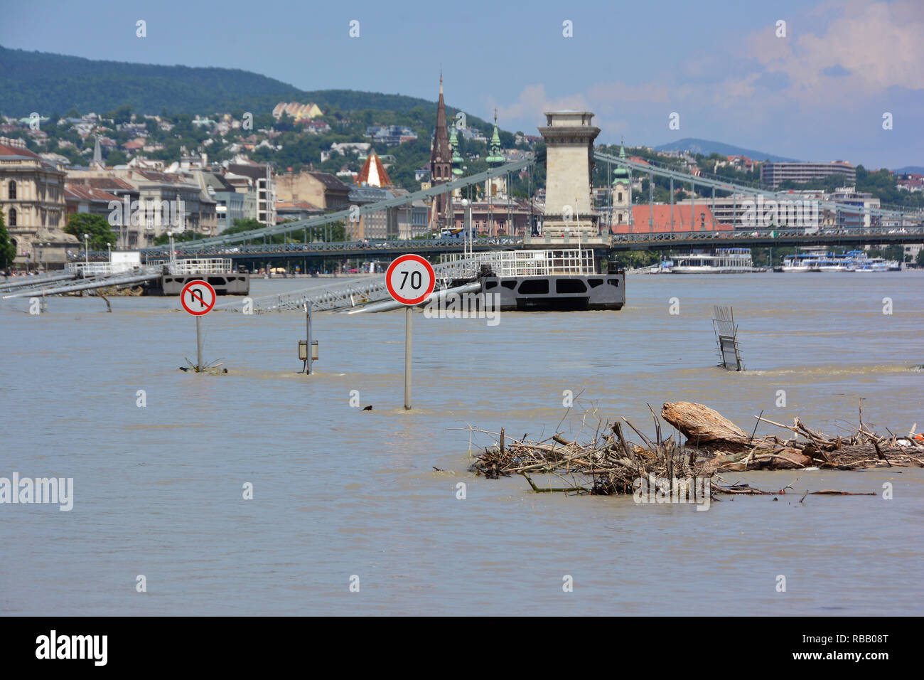 Danube river Flood in Budapest, Hungary. Arviz a Dunan Budapesten Stock ... Danube river Flood in Budapest, Hungary. Arviz a Dunan Budapesten Stock ...