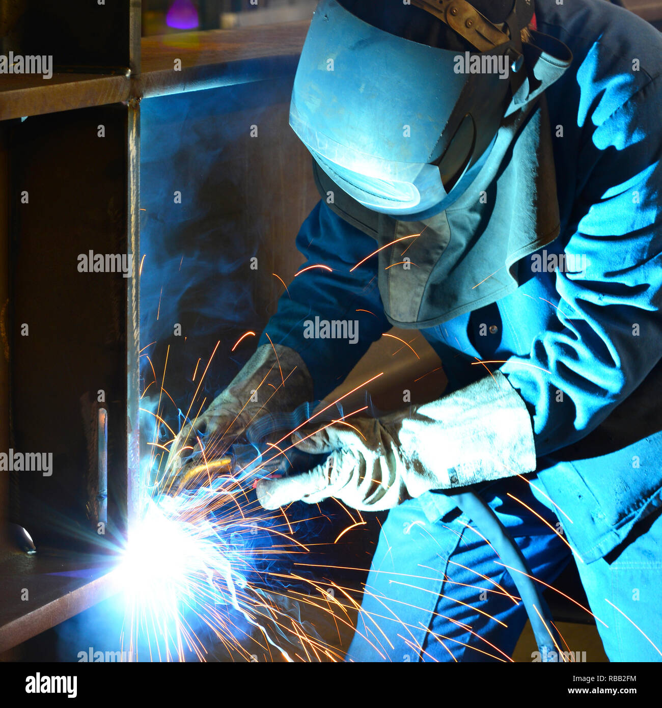 Man welding workpiece hi-res stock photography and images - Alamy