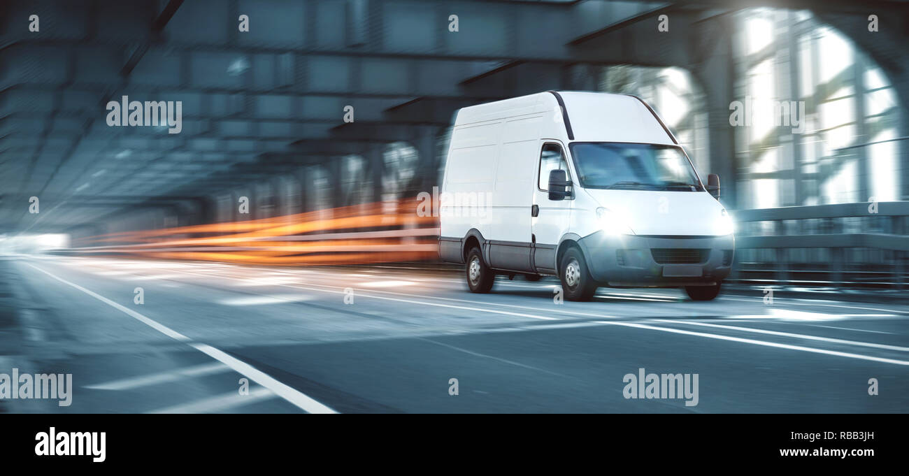 Car driving through bridge hi-res stock photography and images - Alamy