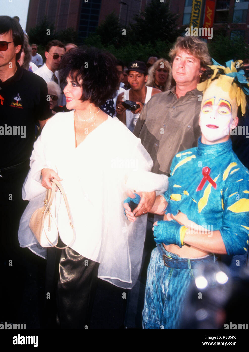 CHICAGO, IL - AUGUST 01: Actress Elizabeth Taylor and acrobat/artist ...