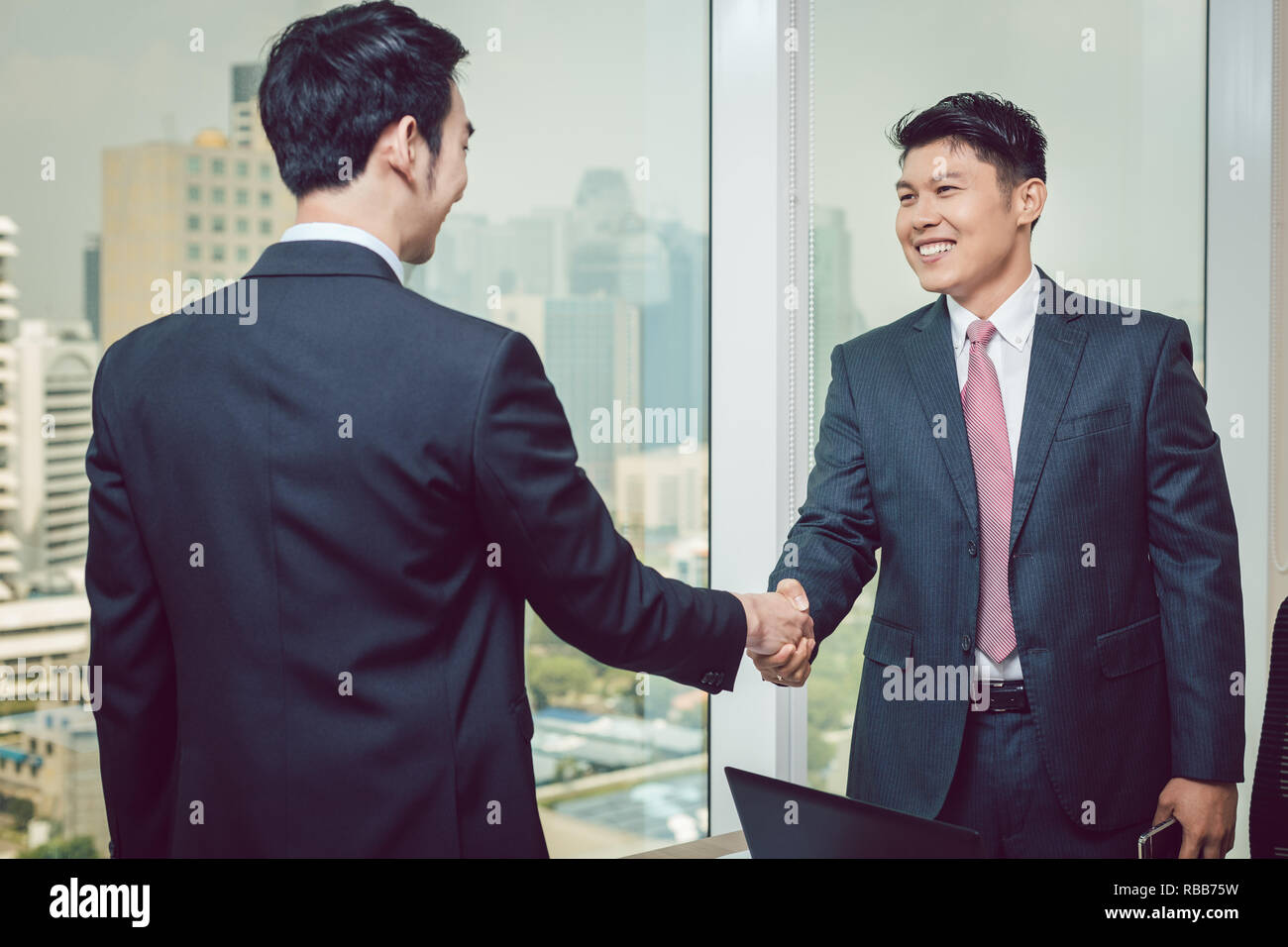 Businessmen shaking hands Stock Photo - Alamy