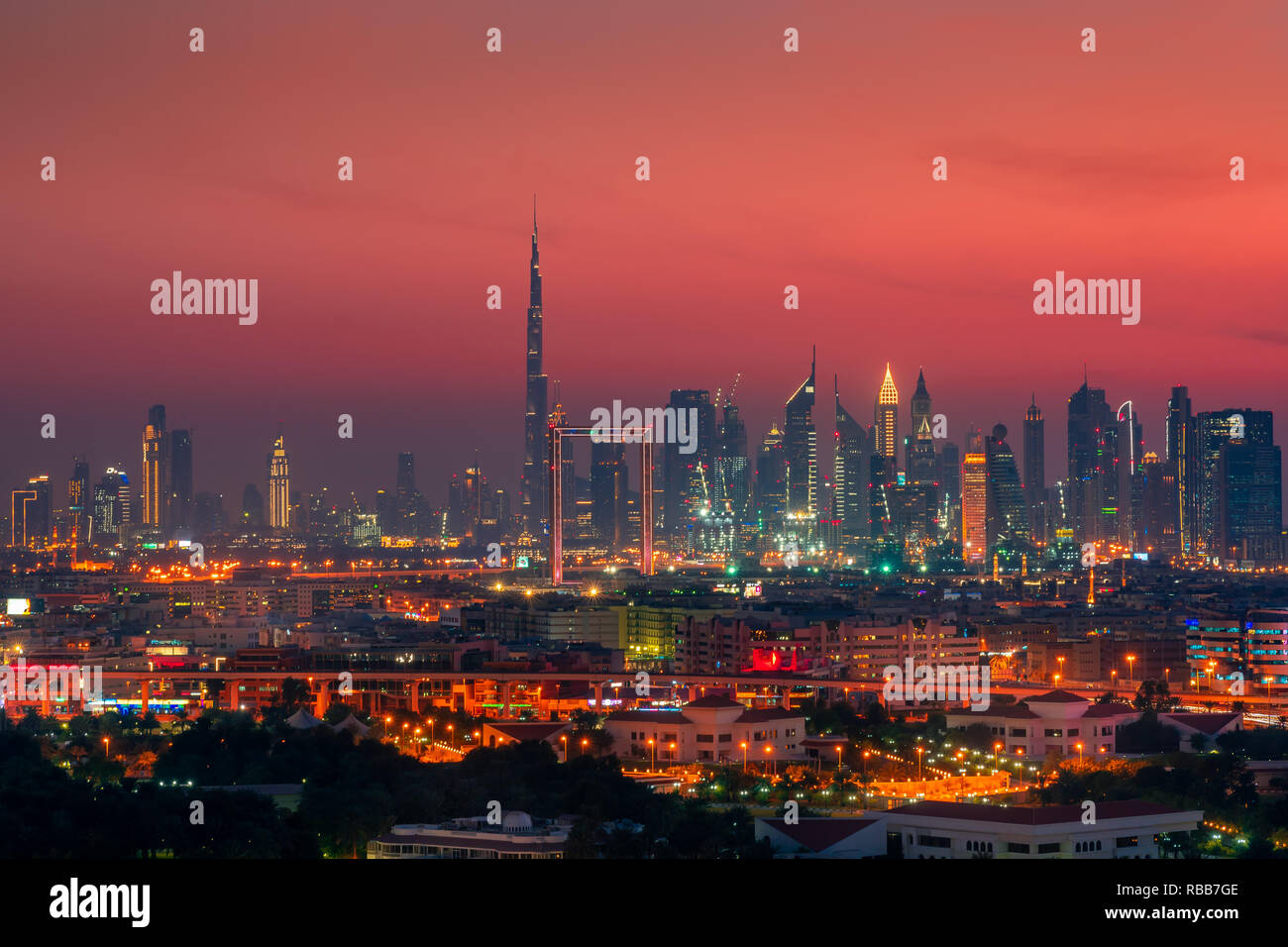 Stunning night view city skyline hi-res stock photography and images ...