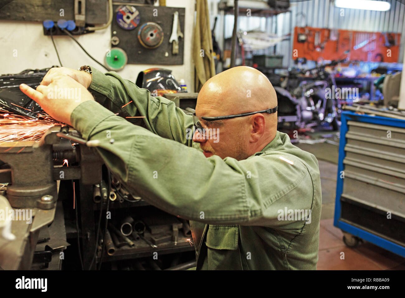 Angle grinder car hi-res stock photography and images - Alamy
