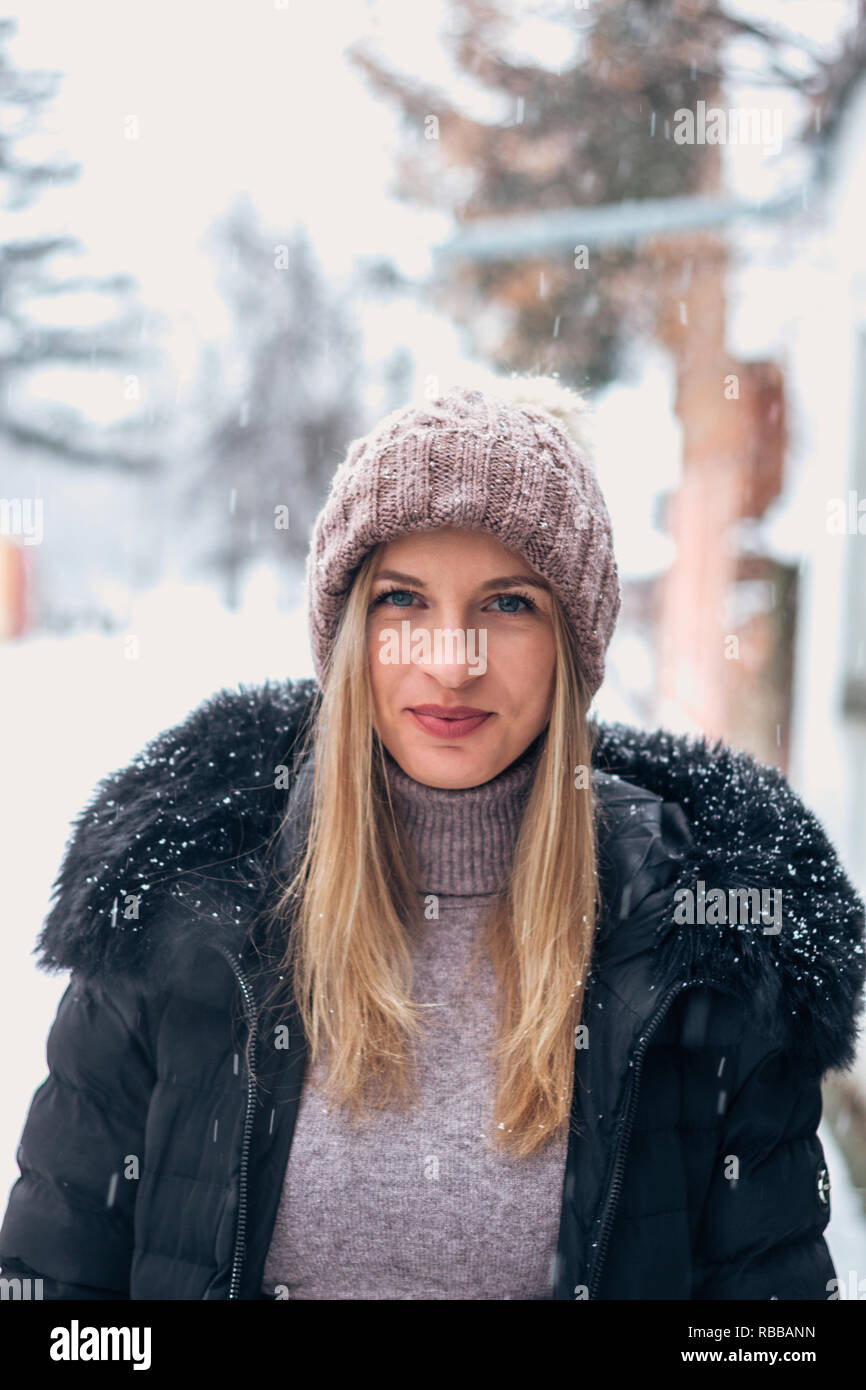 Beautiful girl in snow winter hi-res stock photography and images - Alamy