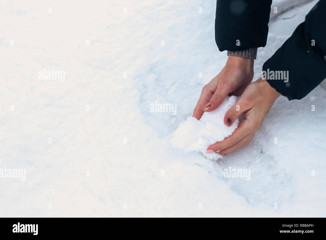 Hands and snowballs hi-res stock photography and images - Alamy