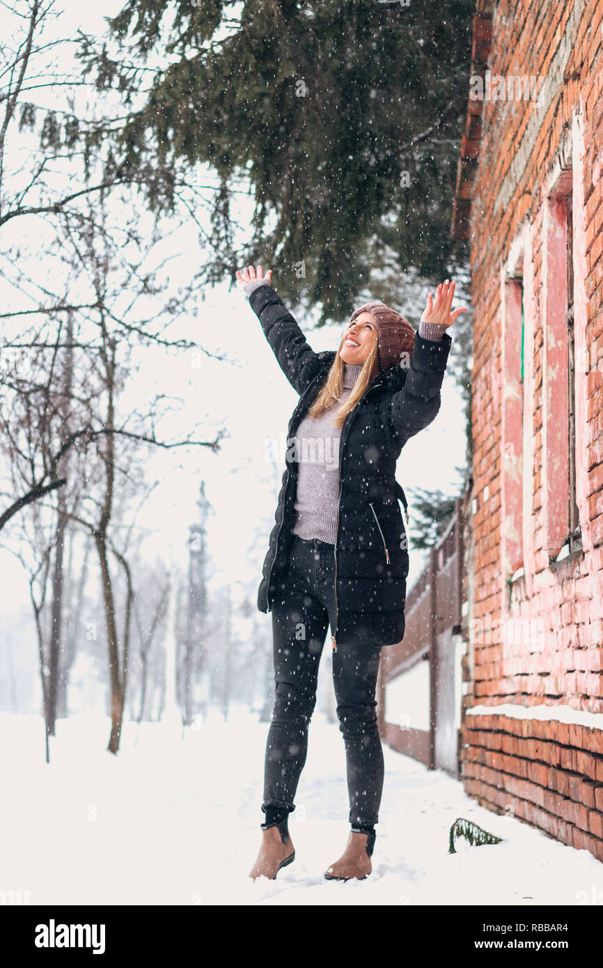 Snow falling woman face hi-res stock photography and images - Alamy