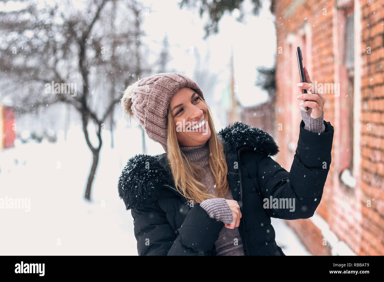 Call outdoors hi-res stock photography and images - Alamy