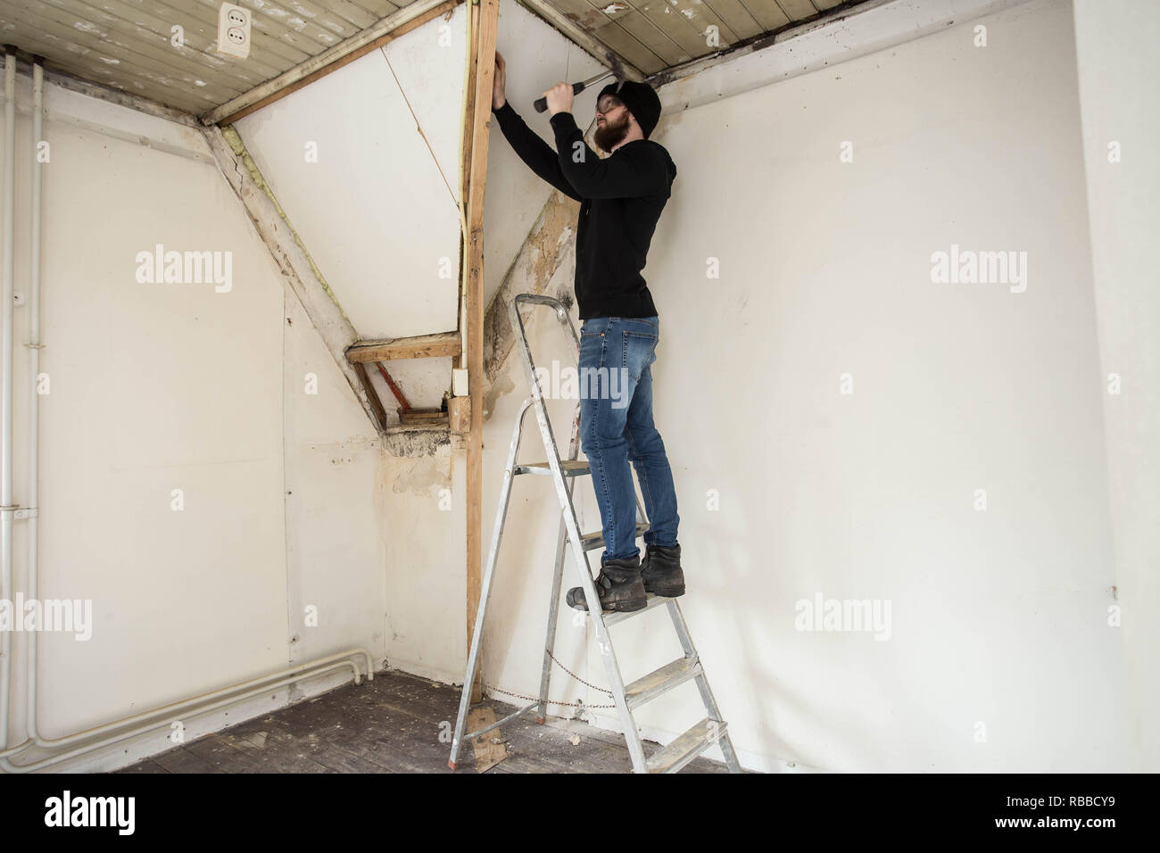 Handyman ladder hi-res stock photography and images - Alamy
