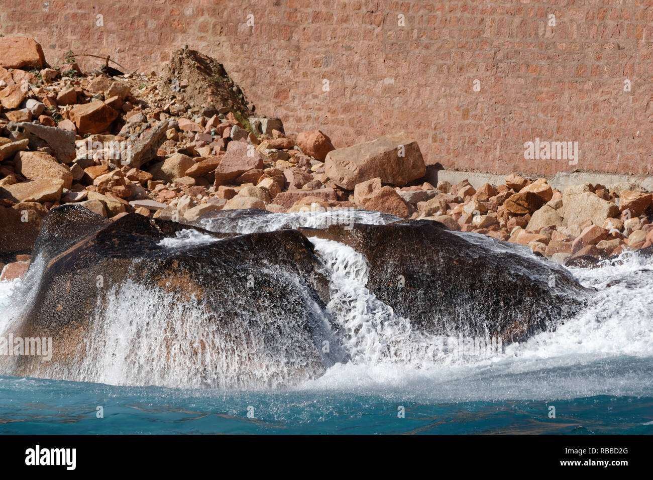 Aggressive waves hi-res stock photography and images - Alamy
