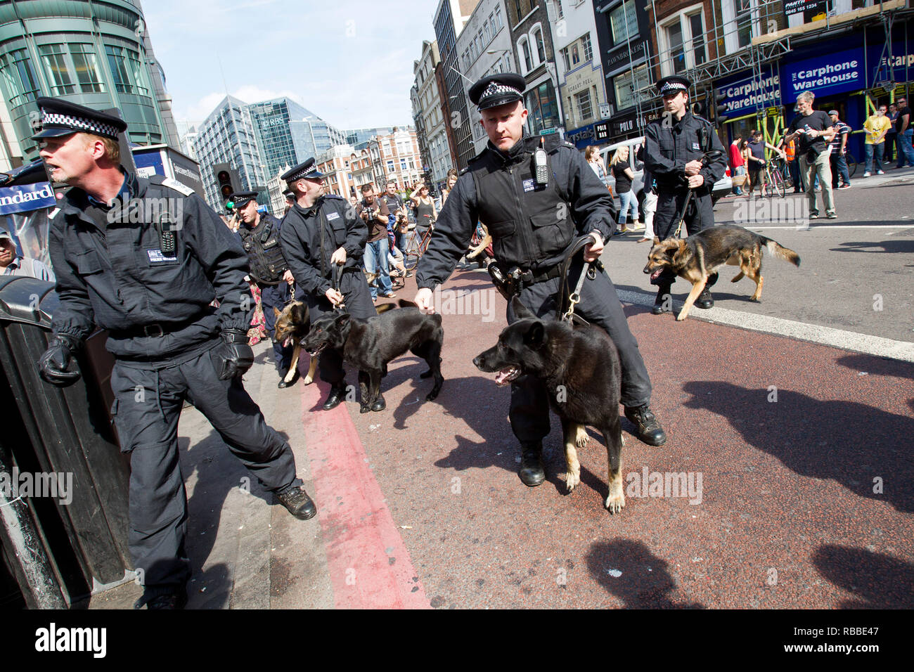 Police dog handlers hi-res stock photography and images - Alamy