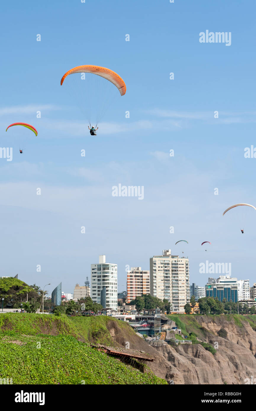 Peru lima paraglider hi-res stock photography and images - Alamy