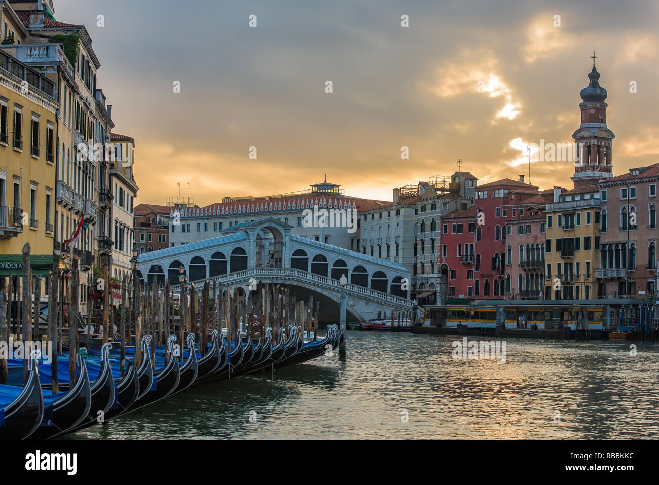 Realto bridge hi-res stock photography and images - Alamy