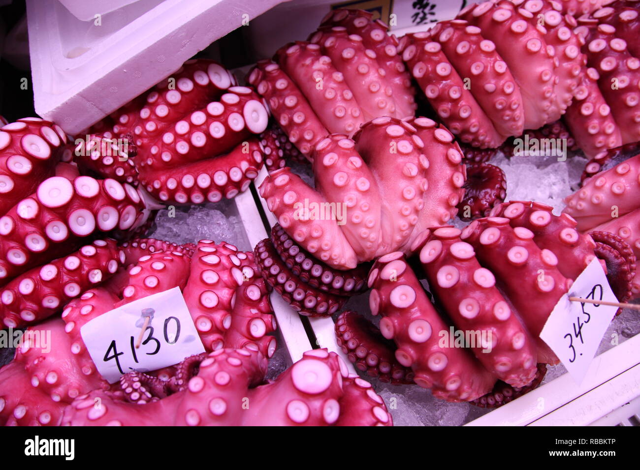 Octopuses at market in Japan Stock Photo - Alamy