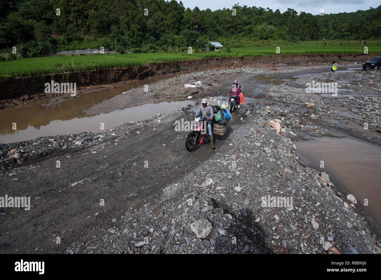 Sumatra River Indonesia People High Resolution Stock Photography and ...