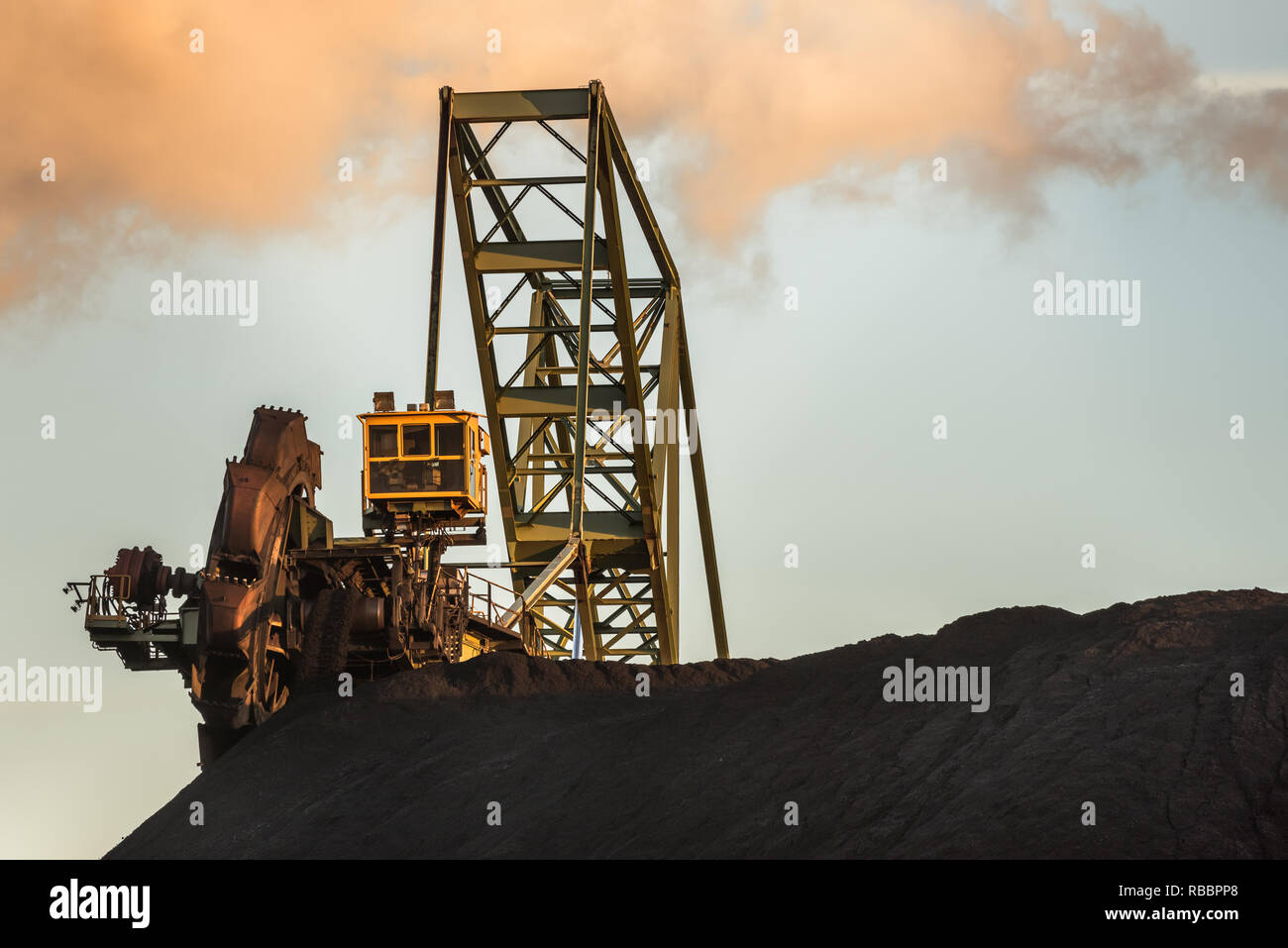 Coal stacker hi-res stock photography and images - Alamy