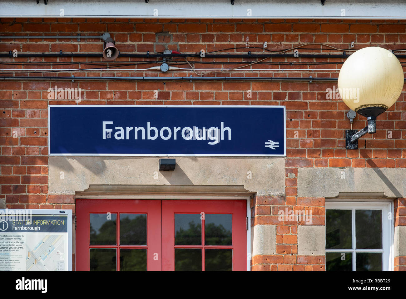 Farnborough station hi-res stock photography and images - Alamy