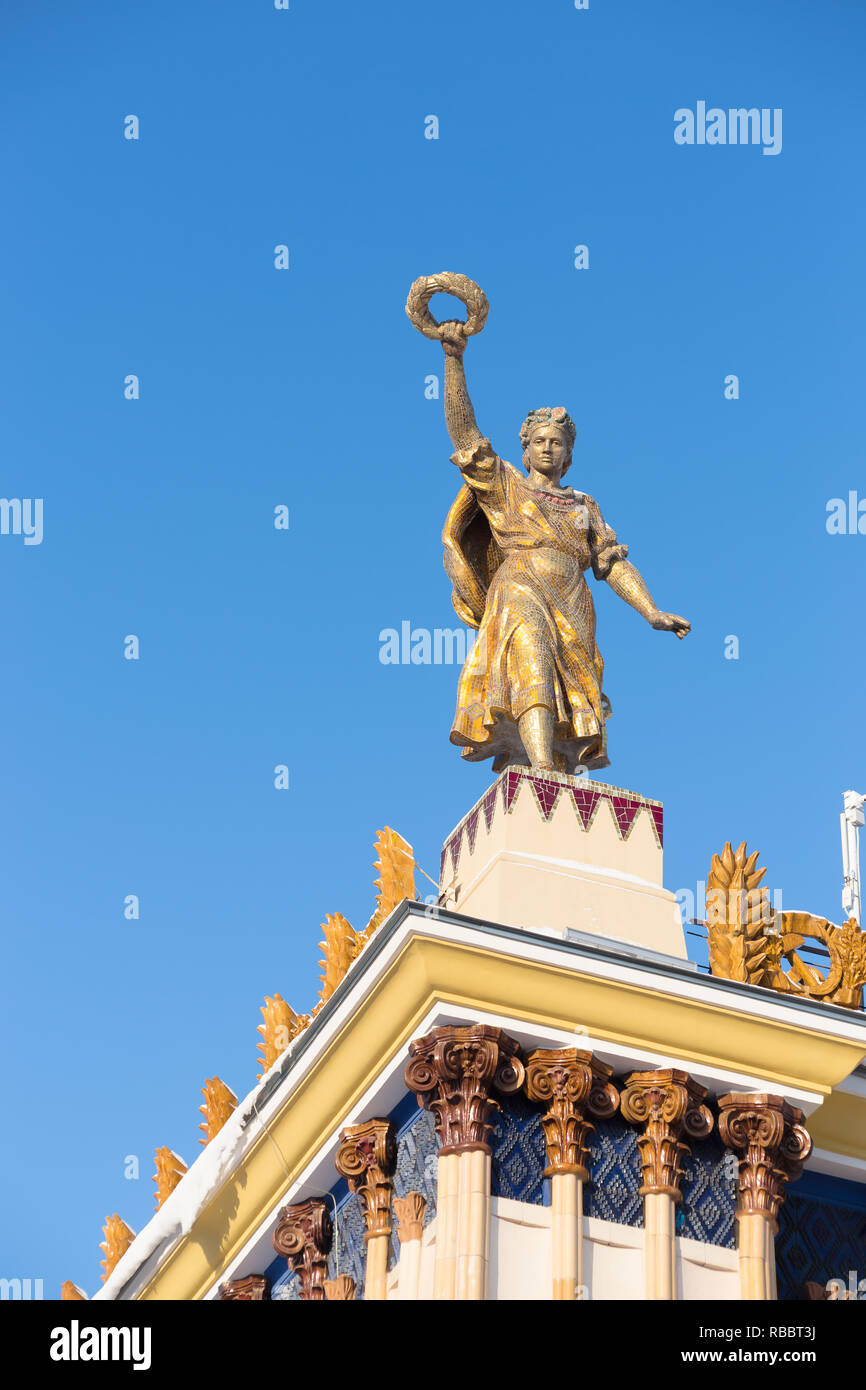 VDNKh complex in Moscow: Statue at the top of Ukraine Pavilion Stock ...