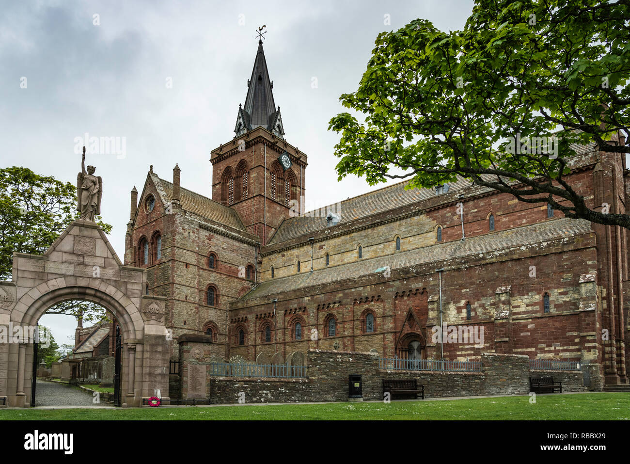 St magnus cathedral cemetery kirkwall hi-res stock photography and ...