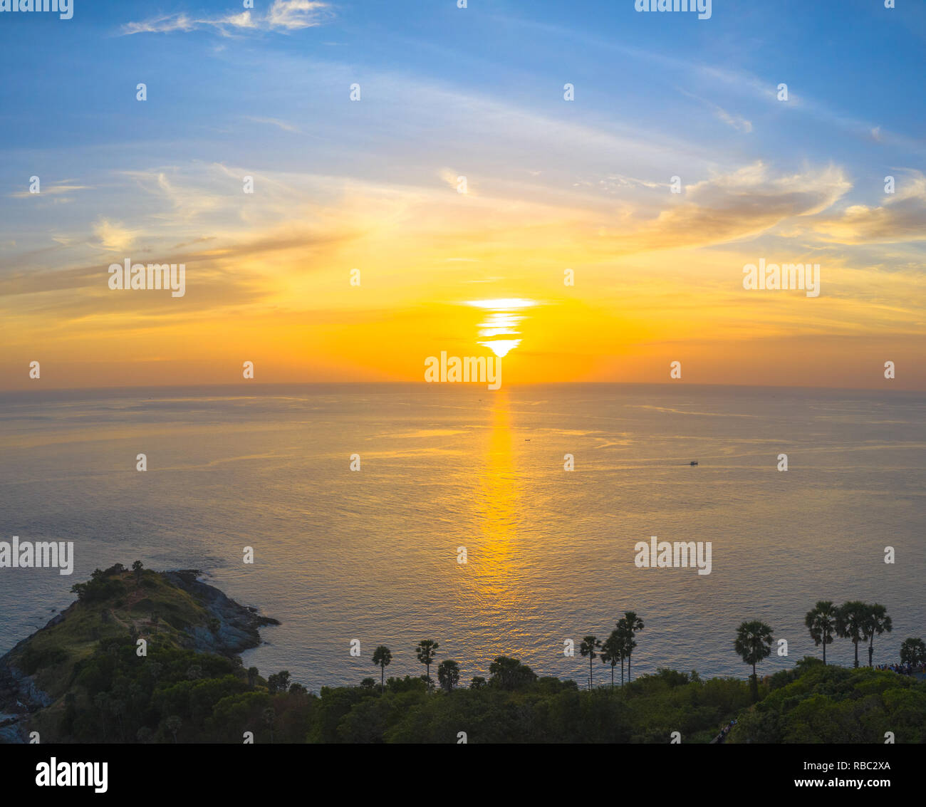 Promthep cape lighthouse hi-res stock photography and images - Alamy