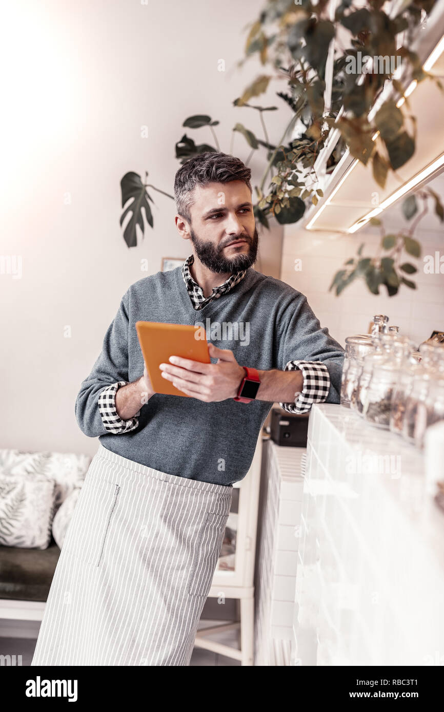 Handsome man leaning on counter hi-res stock photography and images - Alamy