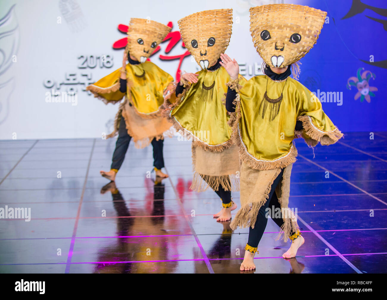 ndonesian dancers from Sma Nasima Semaran dance groupe perform at the ...