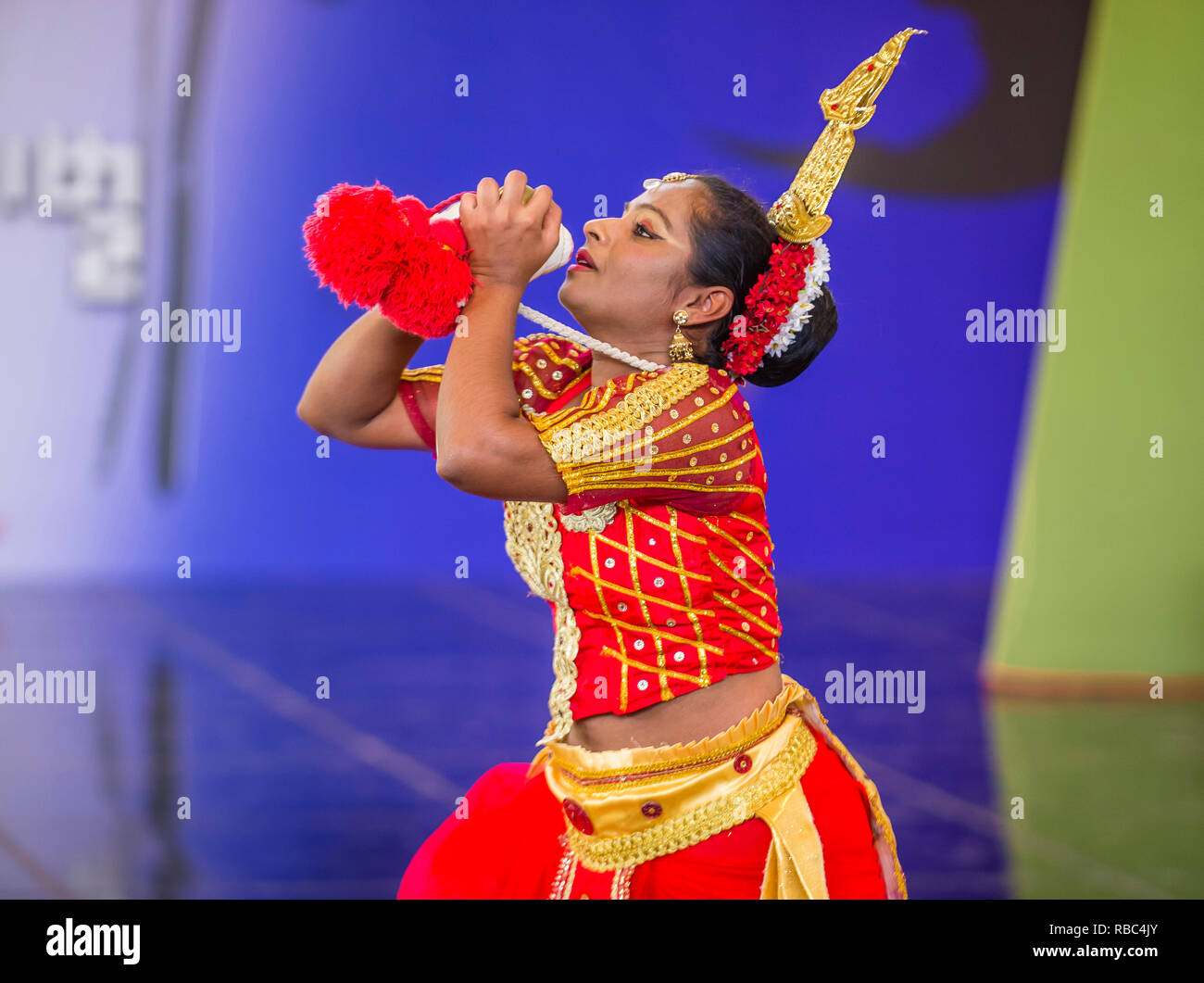 Srilankan dancer from Hillwood College Dance Troupe perform at the ...