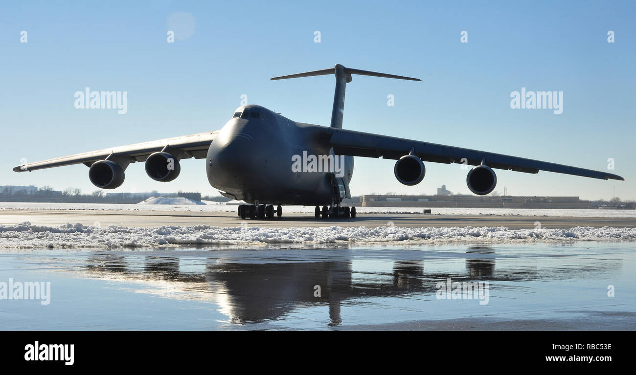 433rd airlift wing hi-res stock photography and images - Alamy