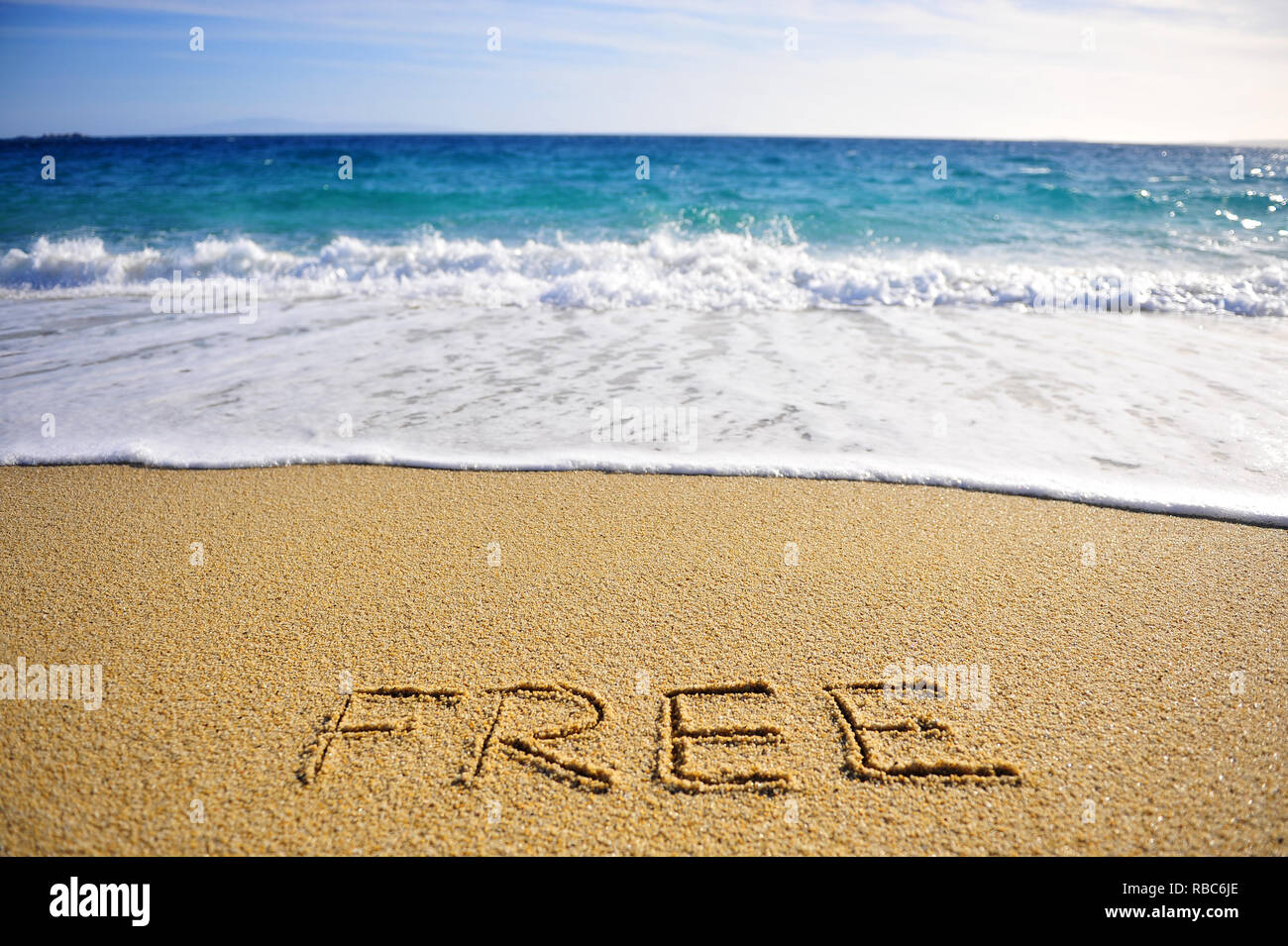 Free handwriting sign on the beach, summer scene Stock Photo - Alamy
