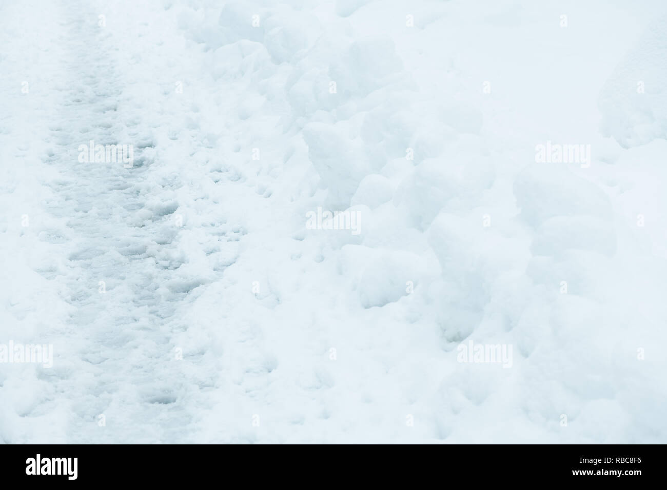 Footpath with snow hi-res stock photography and images - Alamy