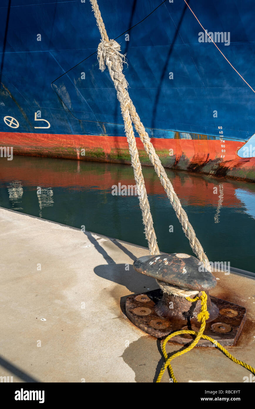 Ferry rope tied to metal boat slip at dock Olbia Stock Photo - Alamy
