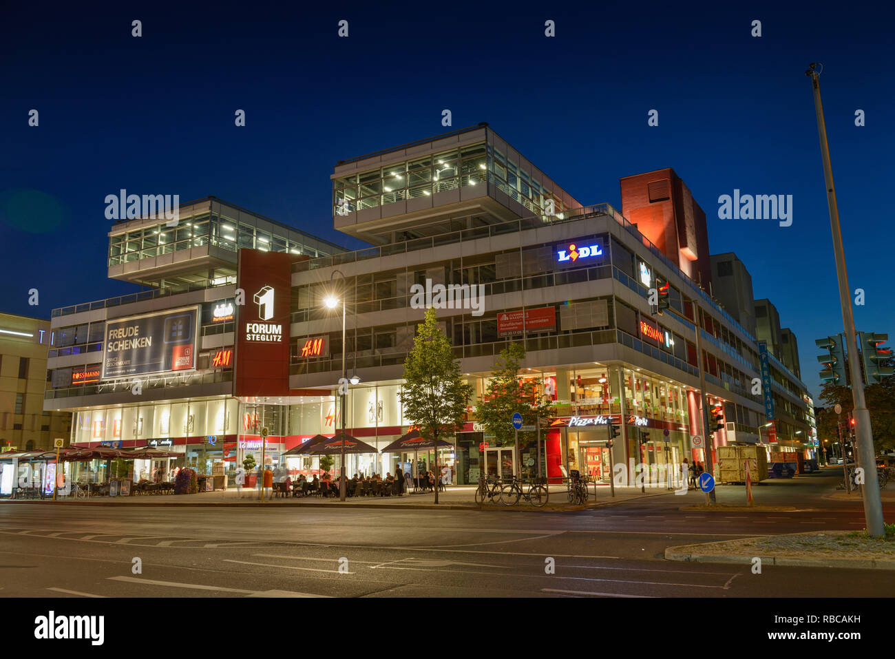 Shopping mall forum steglitz hi-res stock photography and images - Alamy
