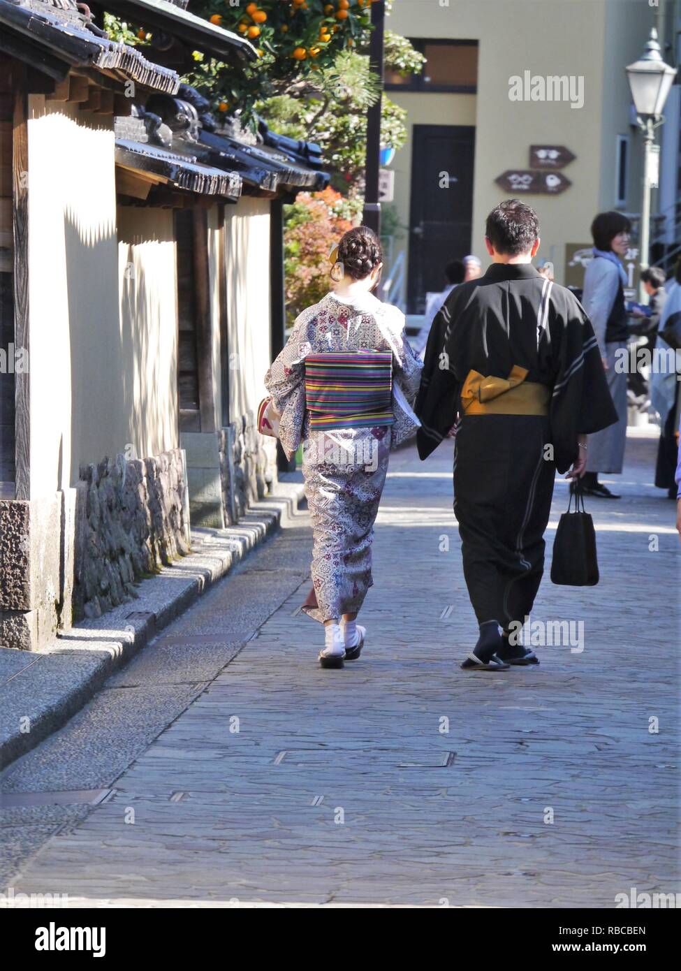 Women in traditional japanese dress hi-res stock photography and images ...