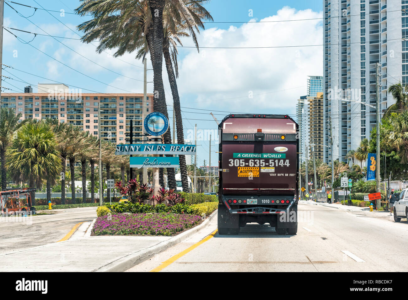 Paradise street sign hi-res stock photography and images - Alamy
