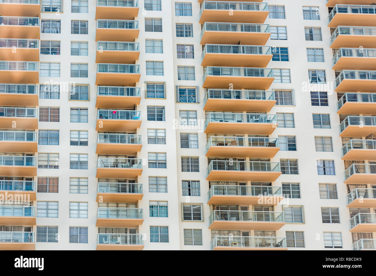 Old apartment building florida hi-res stock photography and images - Alamy