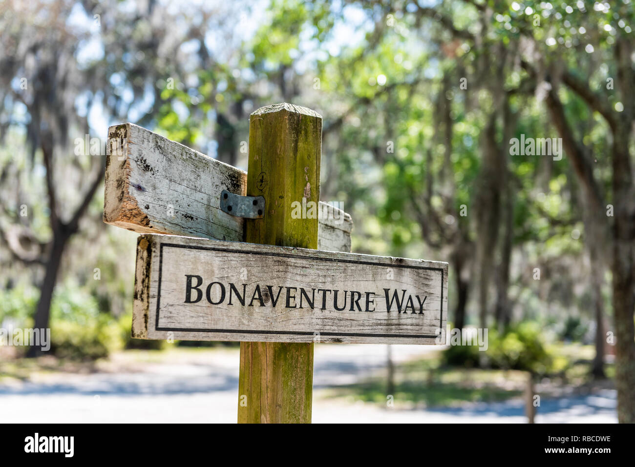 Cemetery road sign hi-res stock photography and images - Alamy