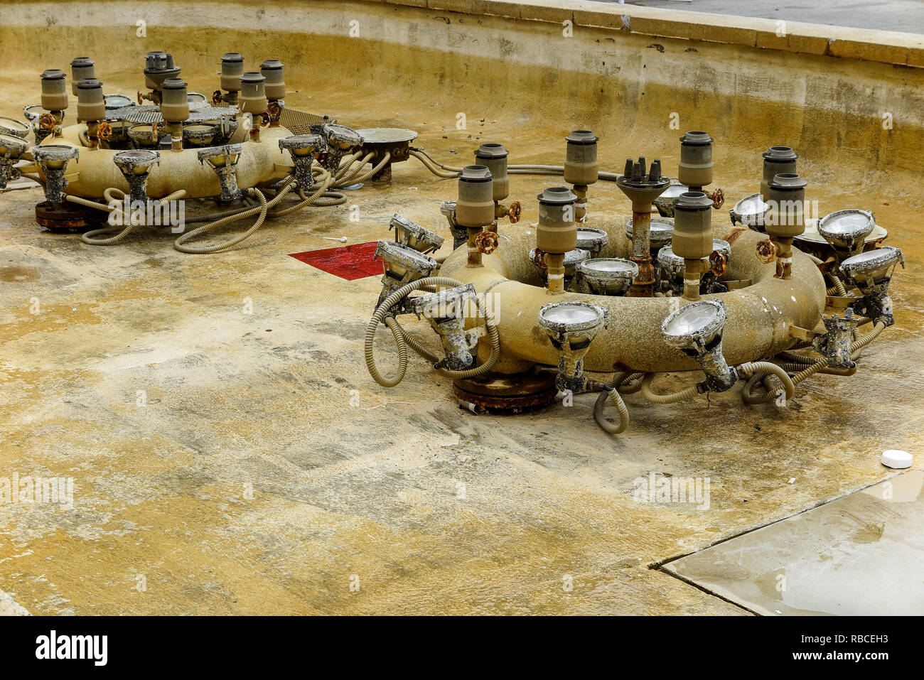 horizontal view of the pipe system and lights from an empty source ...