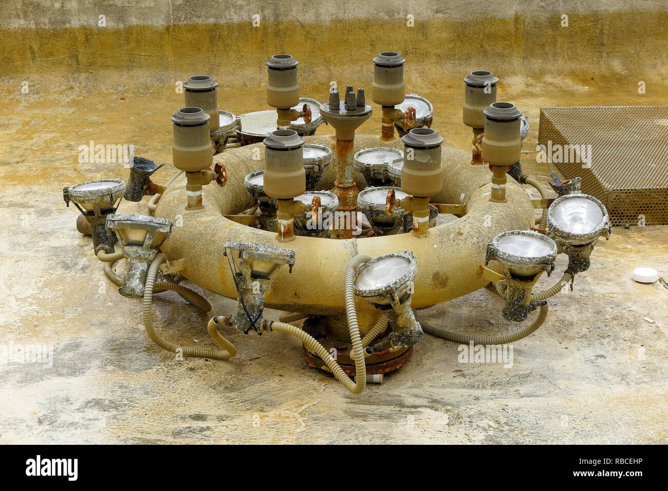 horizontal view of the pipe system and lights from an empty source ...