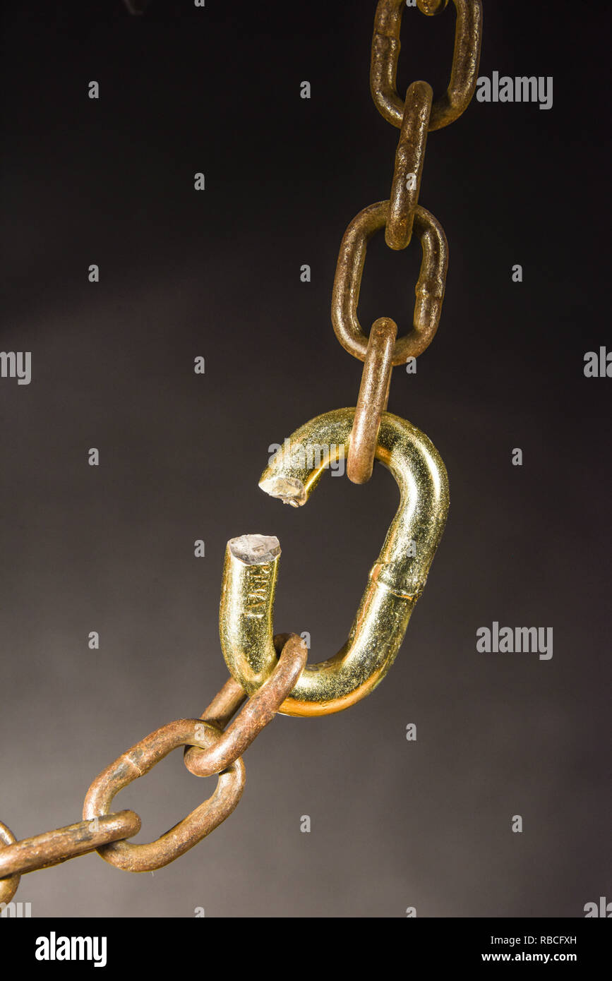 Broken link stronger than chain hi-res stock photography and images - Alamy
