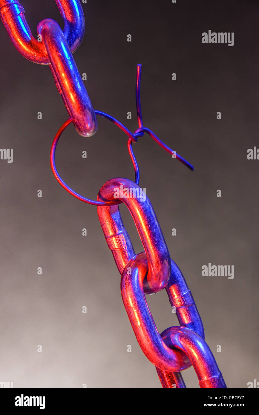Weak Link in a Chain Stock Photo - Alamy