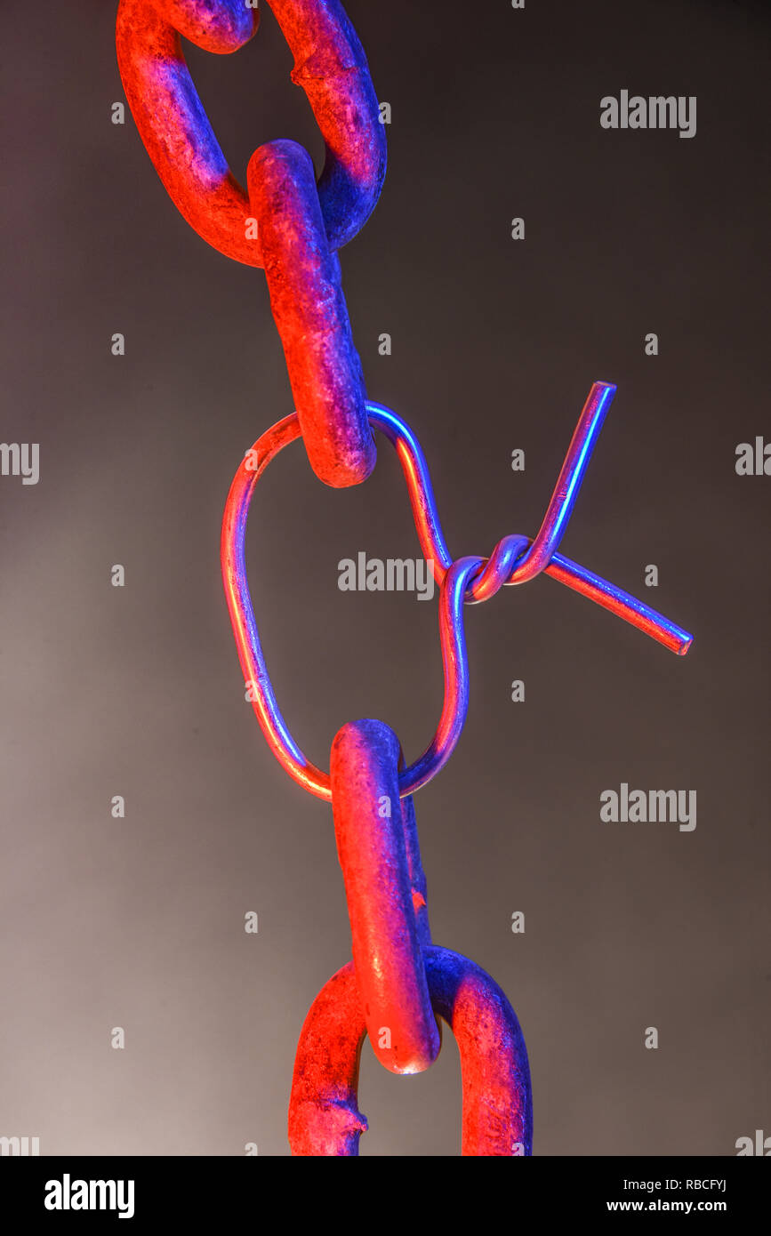 Weak Link in a Chain Stock Photo - Alamy