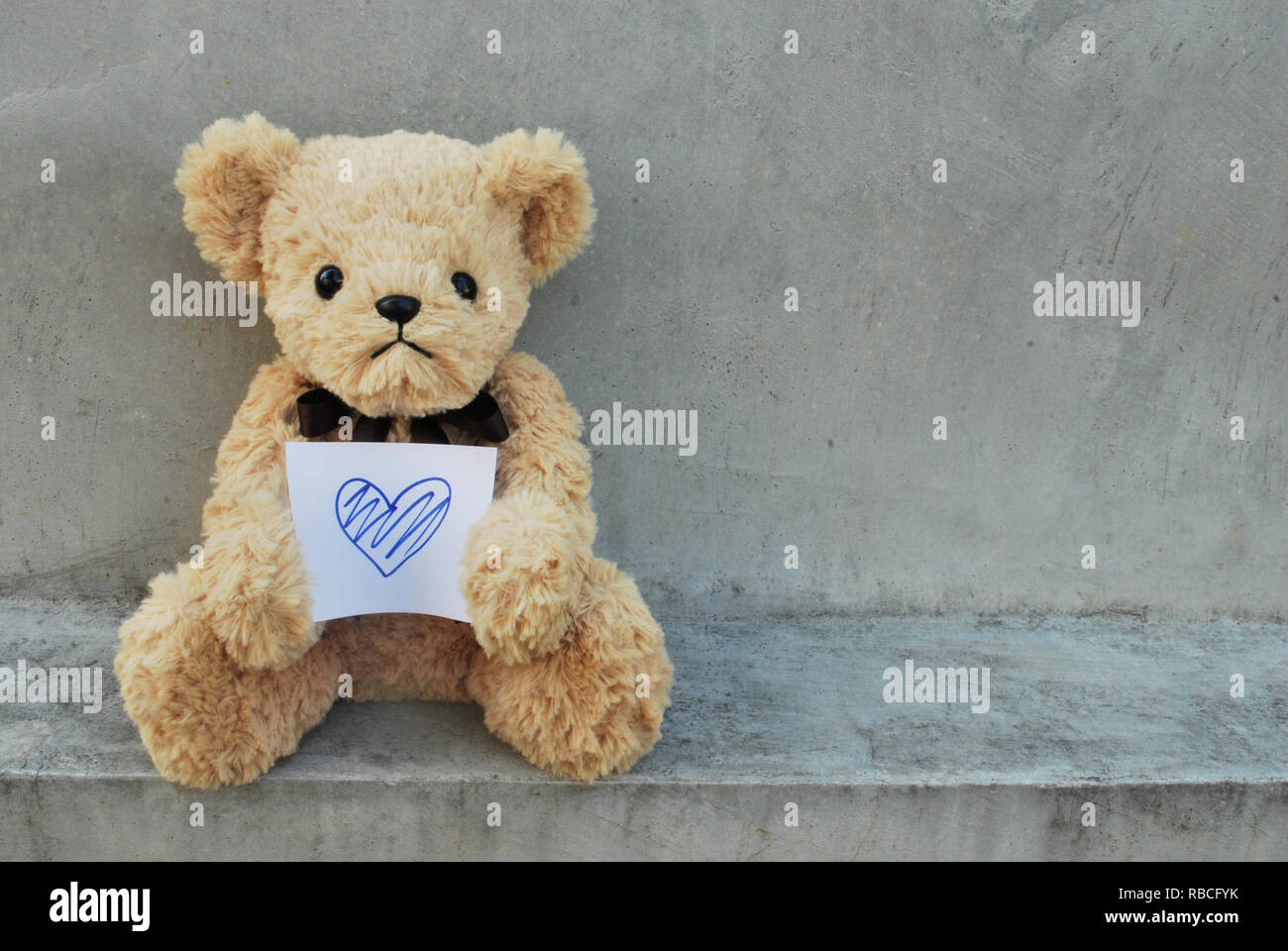 Holds paper together hi-res stock photography and images - Alamy