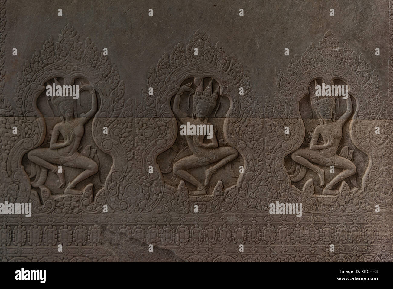 Bas-relief of dancing women in Angkor Wat Stock Photo - Alamy