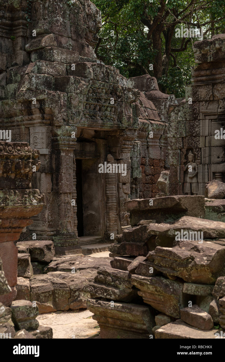 Fallen blocks litter courtyard by temple entrance Stock Photo - Alamy
