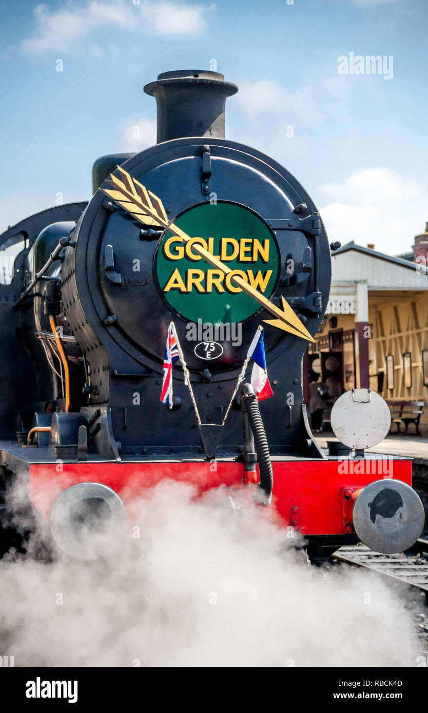 Golden arrow railway hi-res stock photography and images - Alamy
