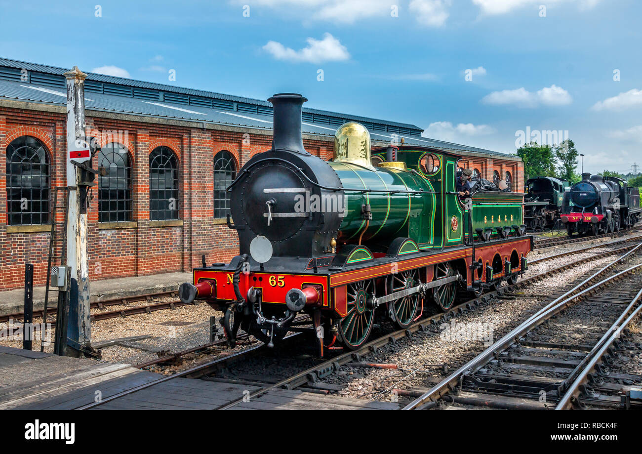 Sheffield park station hi-res stock photography and images - Alamy