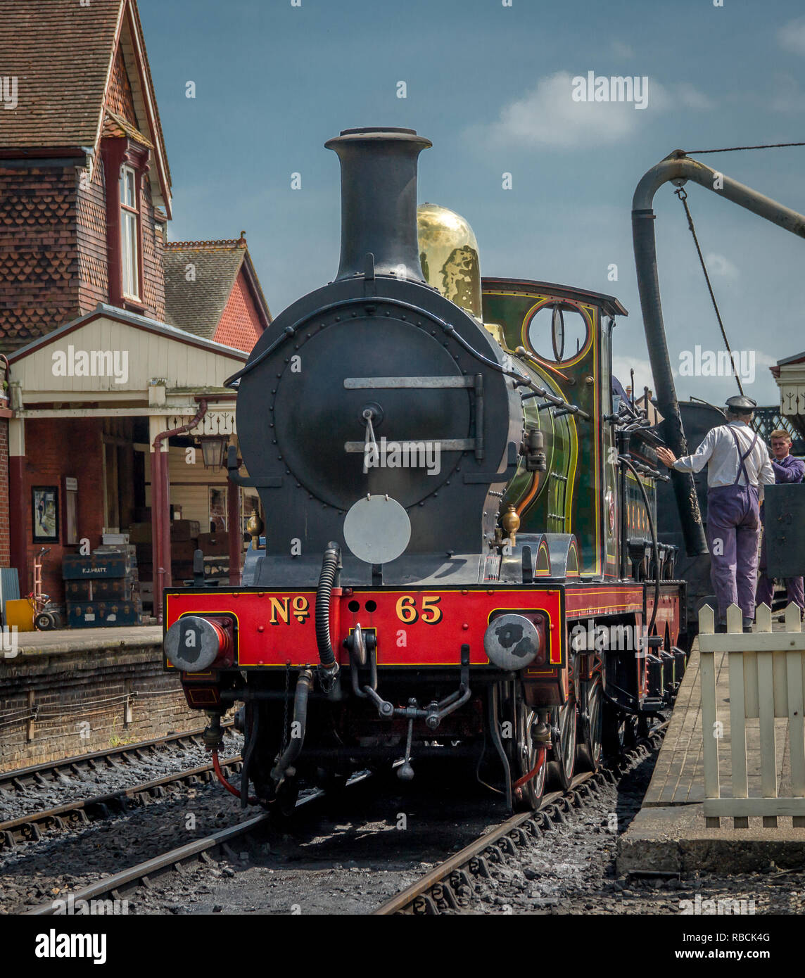 Bluebell railway sheffield park station hi-res stock photography and ...